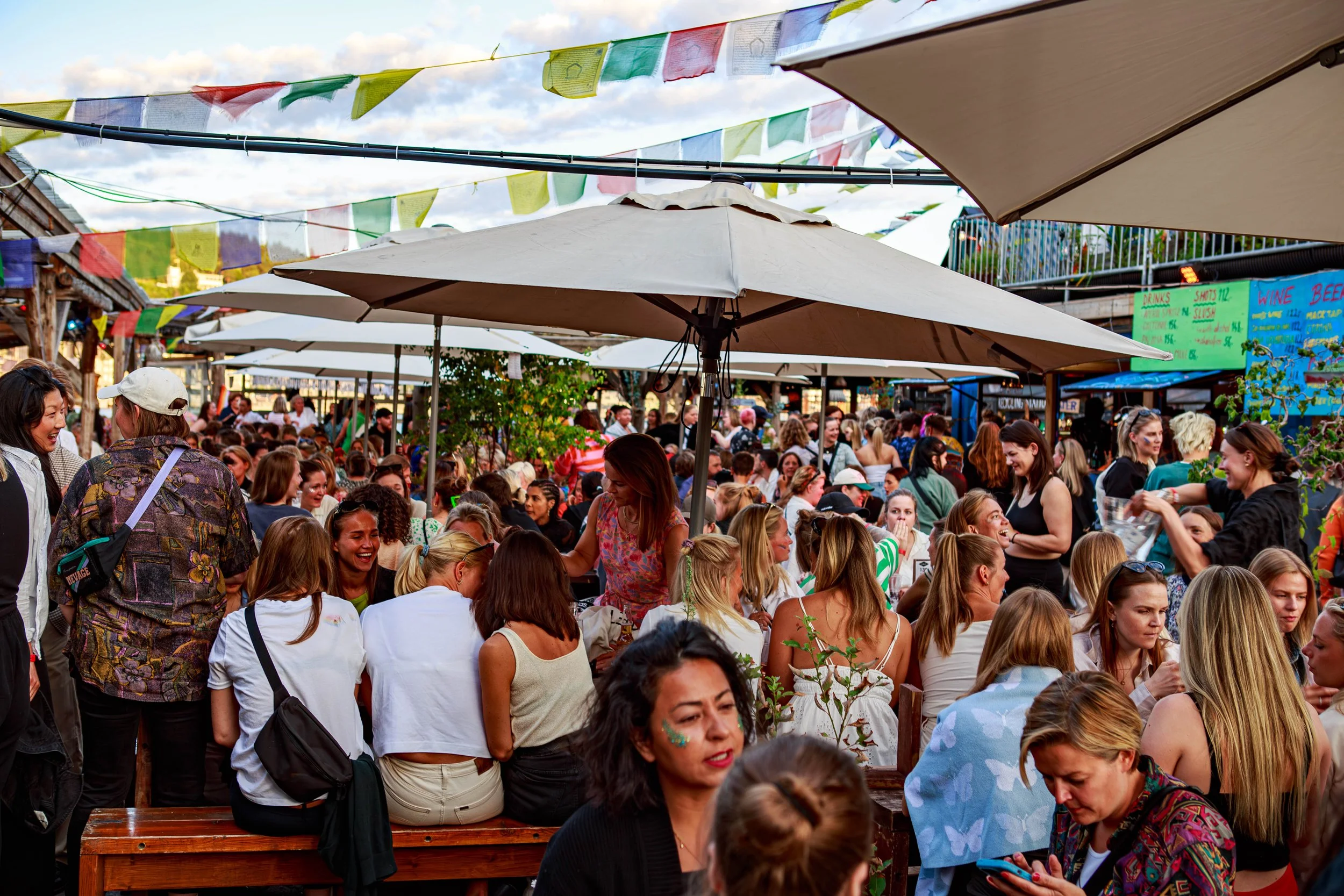 Book bord — SALT - Kultur, musikk og sauna i Oslo sentrum