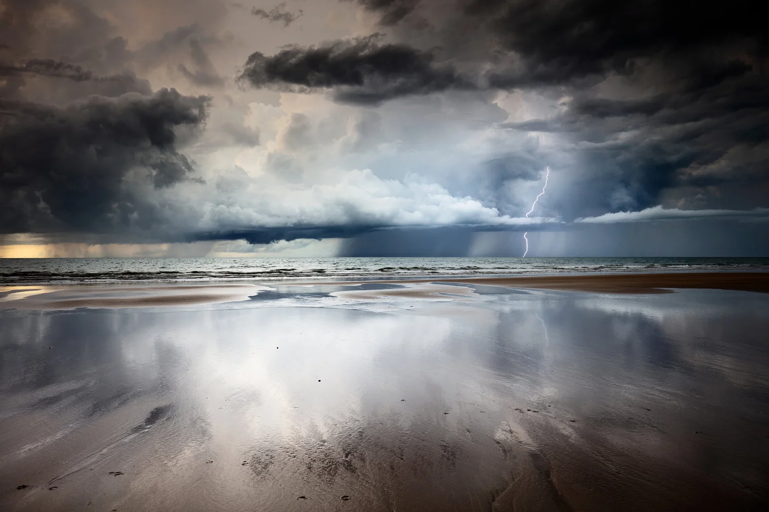 Darwin Seawall — Louise Denton Photography