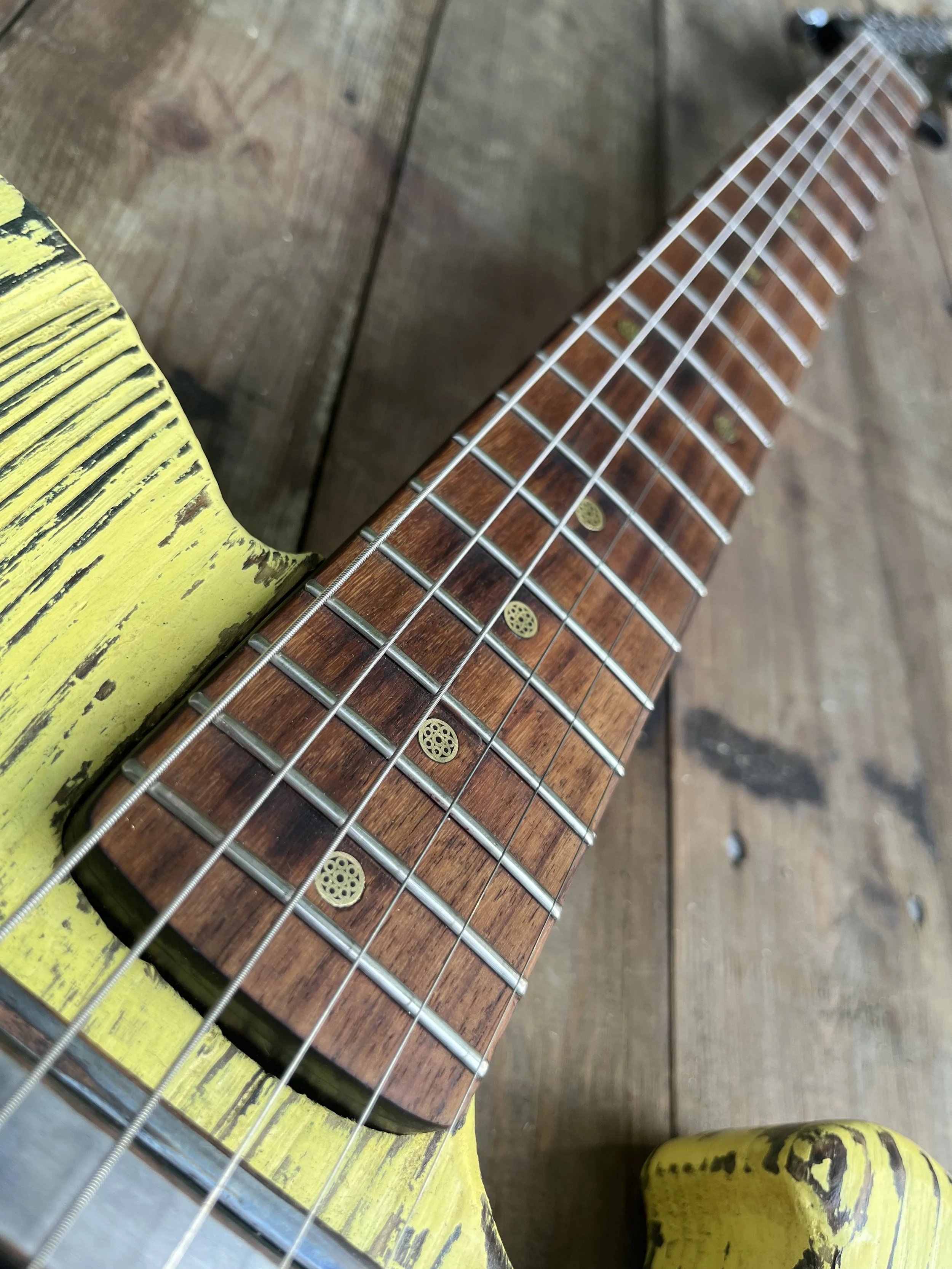 Yellow relic Upscaler Fish Hook T-type — Maybury Guitars