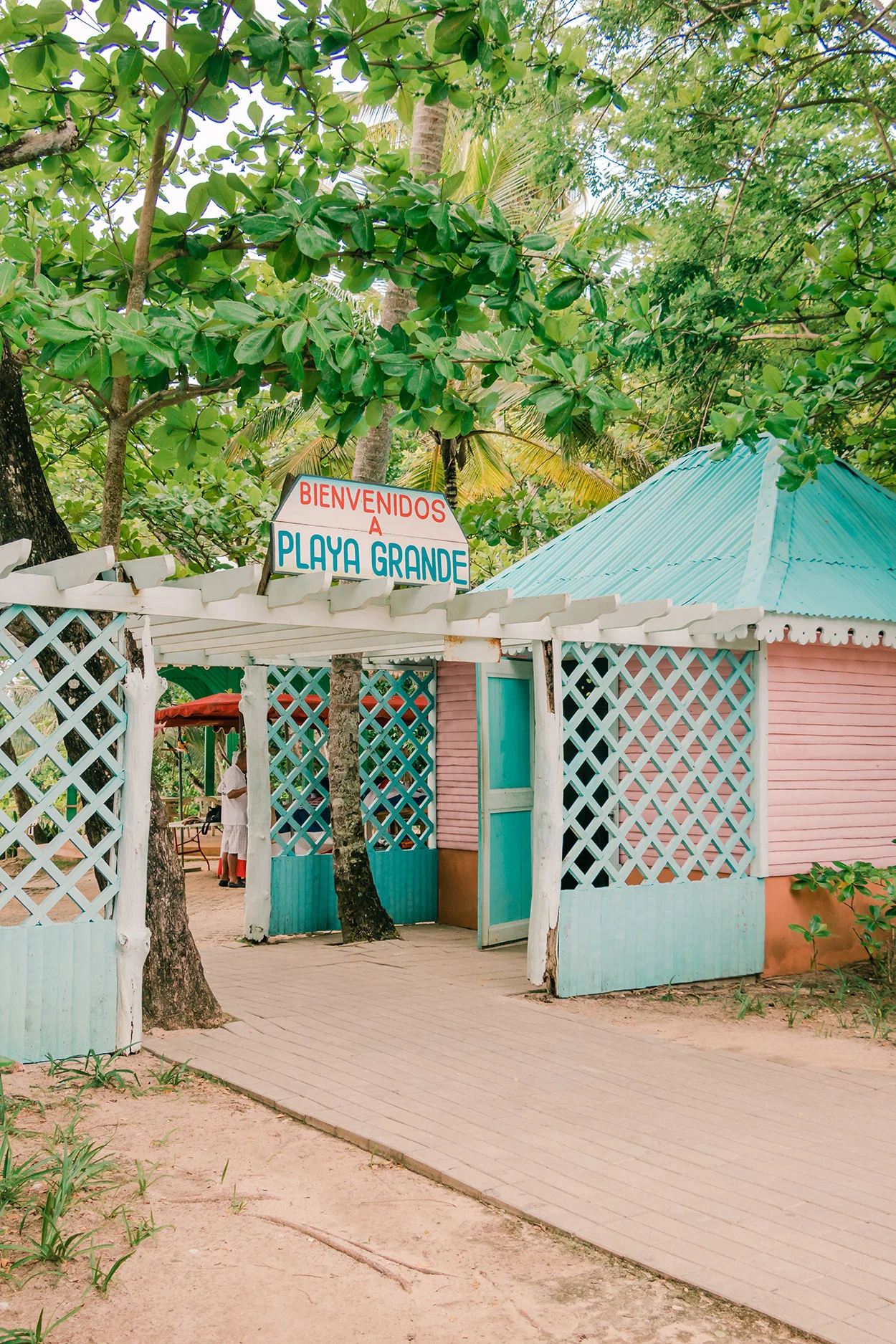 Lugares en RD: Cabrera y la Laguna Dudú — The Key Item