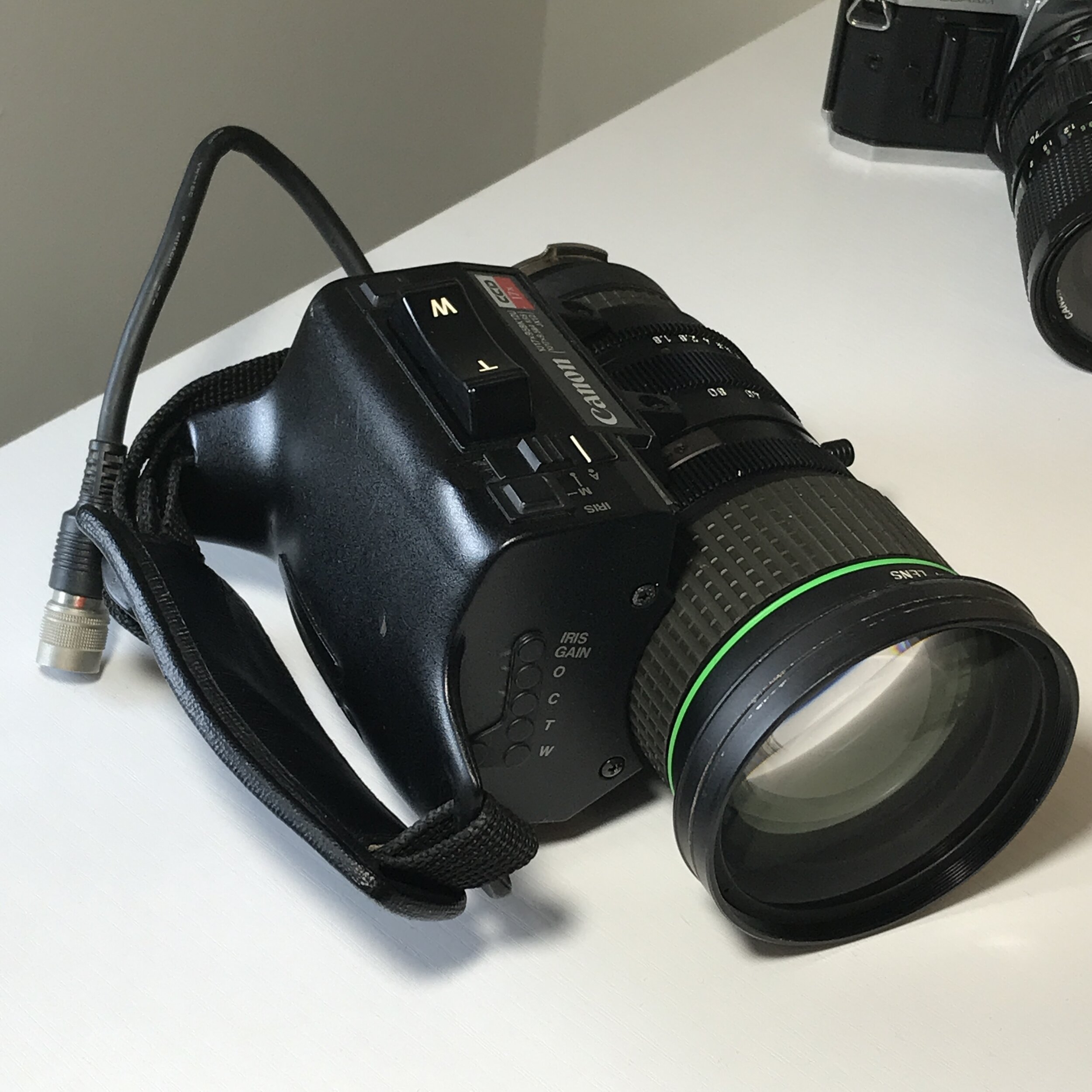 CANON LENS — Camera Center