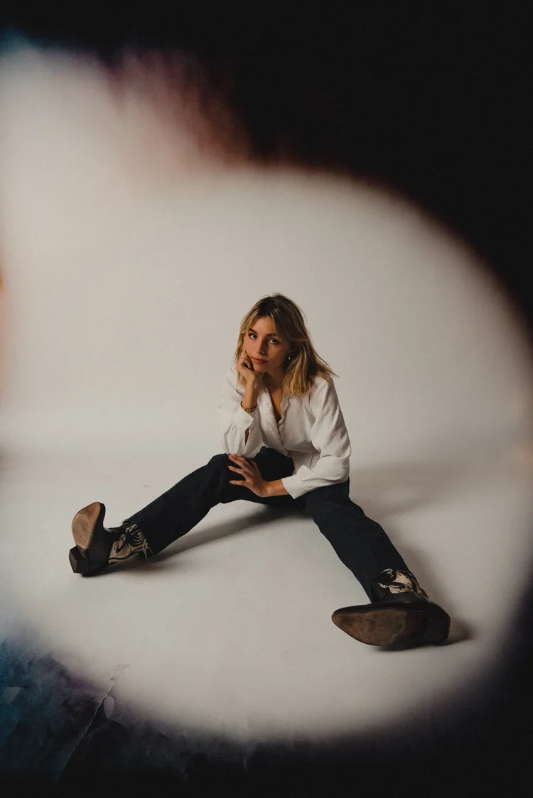 mirrorless. — Dylan Leslie