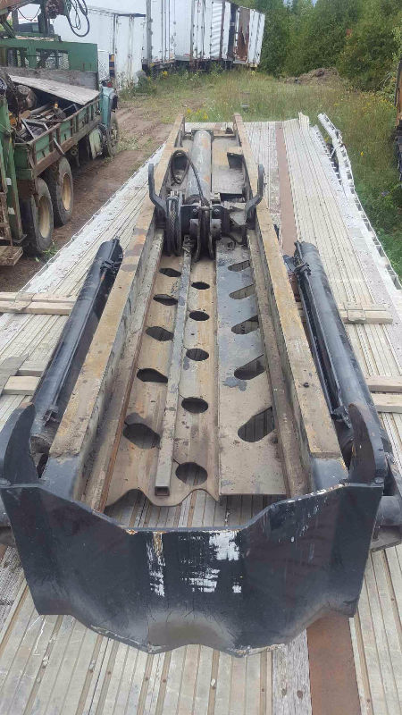 Roll-Off Units — Dixie Truck Centre