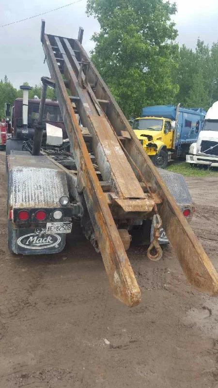 Roll-Off Units — Dixie Truck Centre