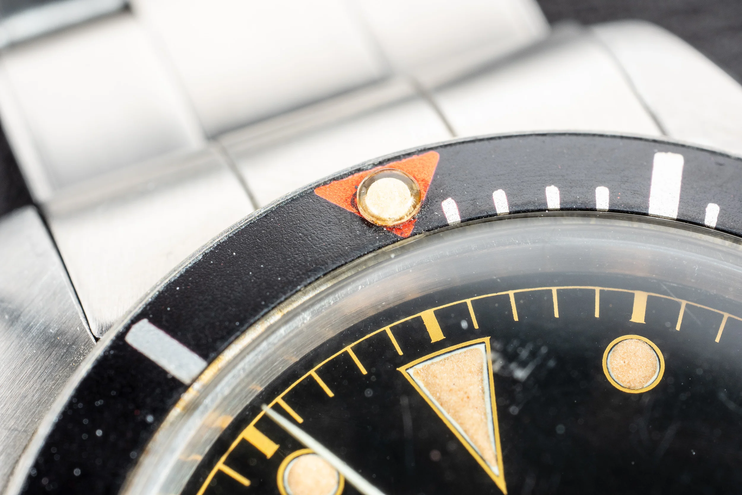 Macro Monday: Rolex Vintage Submariner Red Triangle — Collectors ...