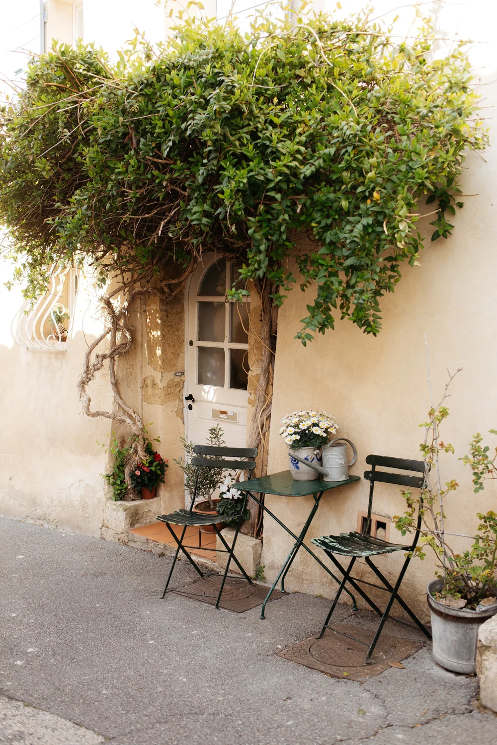 A Guide to Lourmarin: The Prettiest Village in Provence — the weithouse