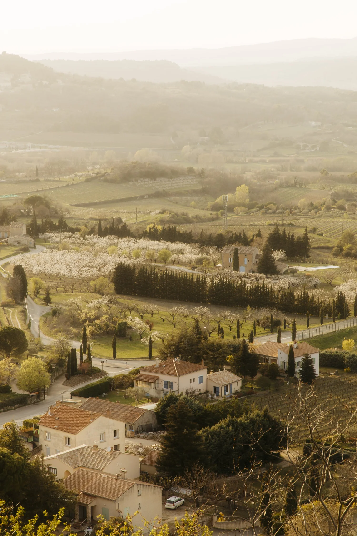 The Compete Provence Travel Guide — the weithouse