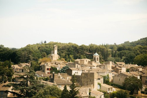 A Guide to Lourmarin: The Prettiest Village in Provence — the weithouse