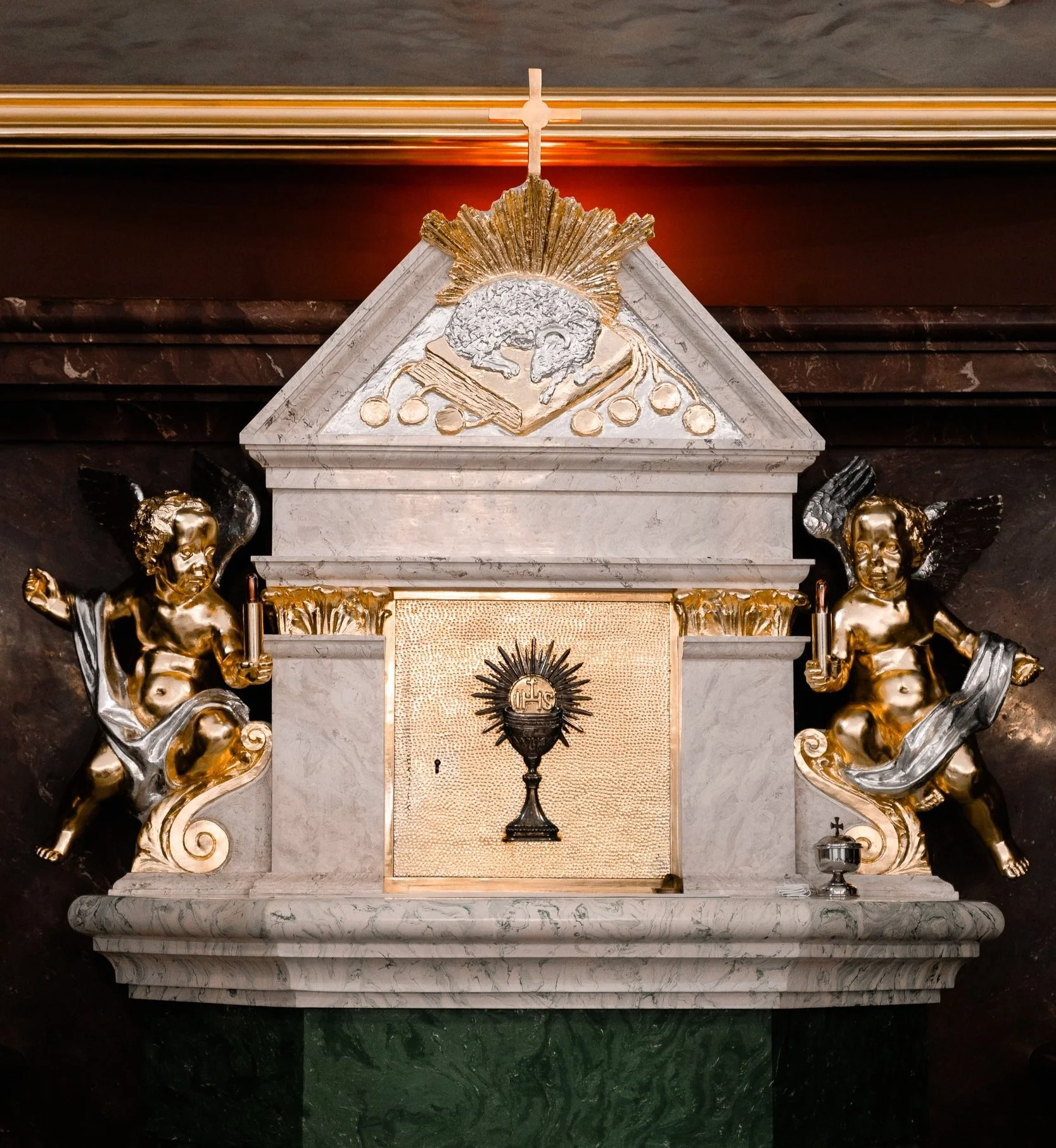 Fruitful Waiting: Meditating With Jesus in the Tabernacle — Catholic ...