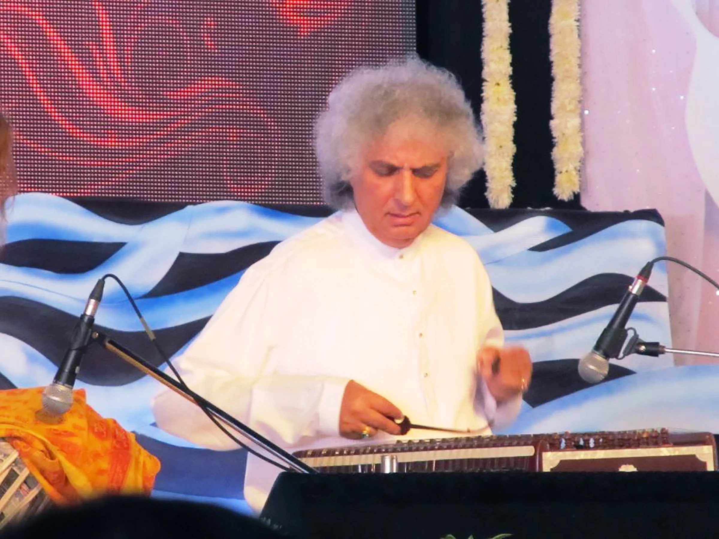 LIFELINES - Pandit Shivkumar Sharma: The legend and his music — Desi ...