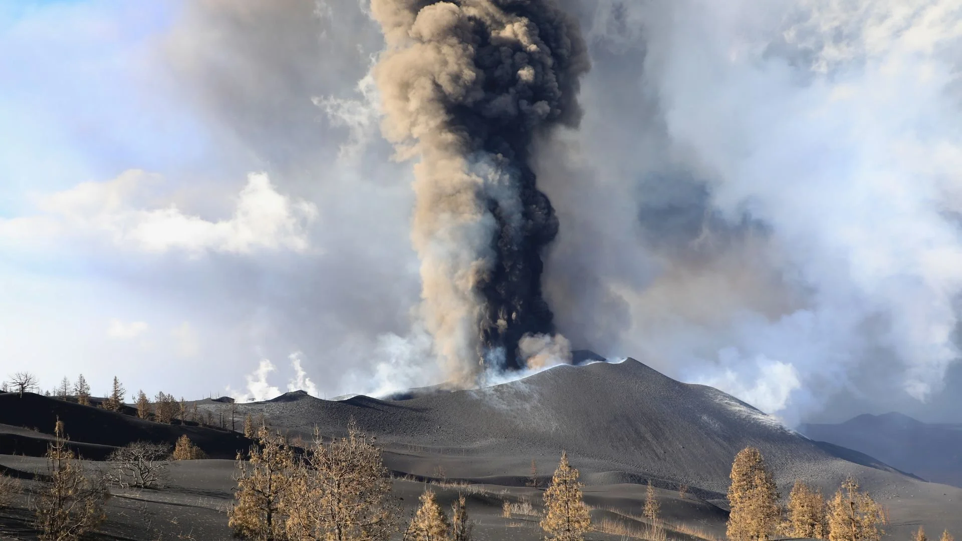 New eyes on eruptions — AuScope