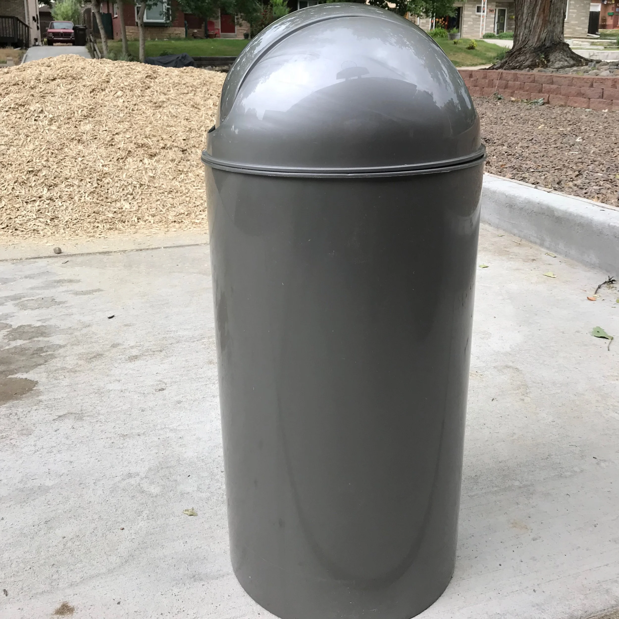 How to Make a Planter from a Trash Can: Creative DIY Gardening Project ...