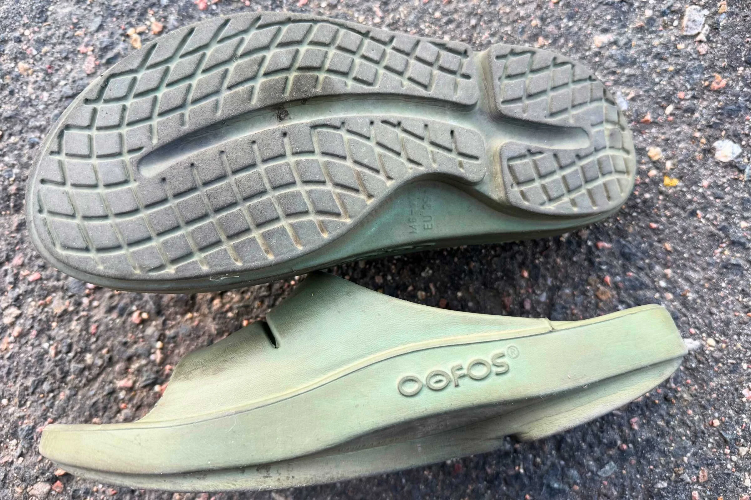 OOFOS OOahh Slides Recovery Shoes Review (Tested)
