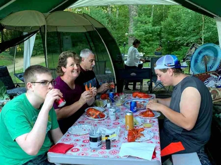 Camp Kitchen Essentials Checklist: Reliable Gear for Campsite Cooking