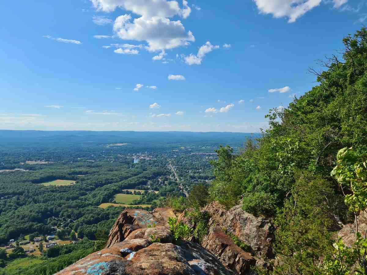 Hiking and Thru-hiking Guide to the New England Trail (NET)