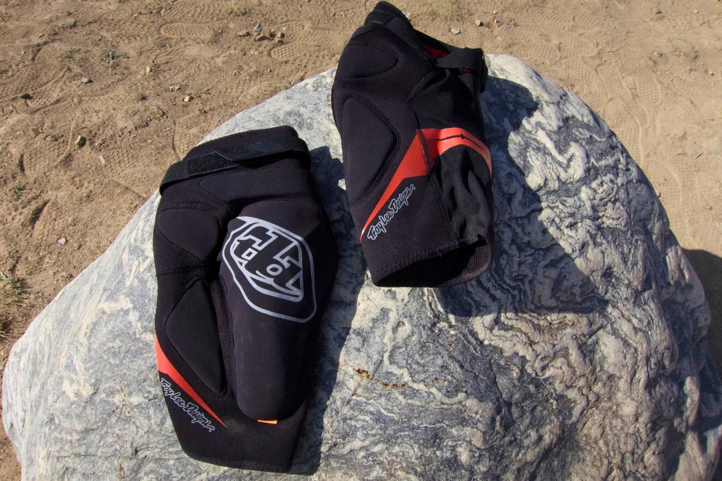 5 Best MTB Knee Pads 2026 (Tested & Reviewed)