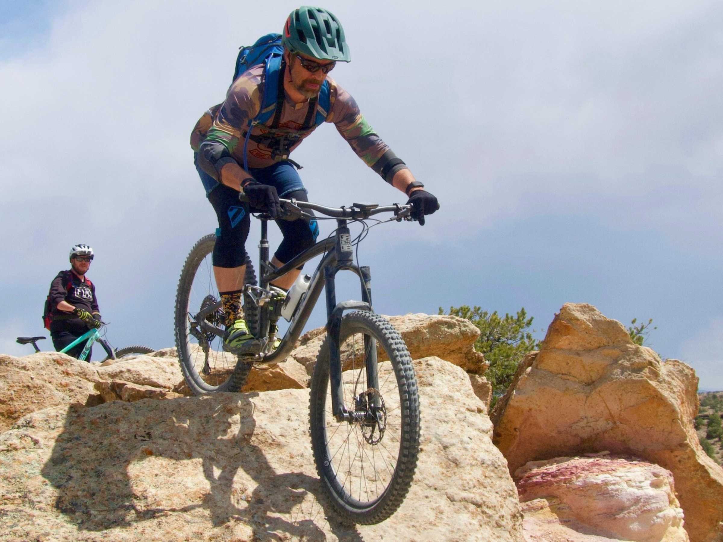 4 Best MTB Elbow Pads of 2026 (Tested & Reviewed)