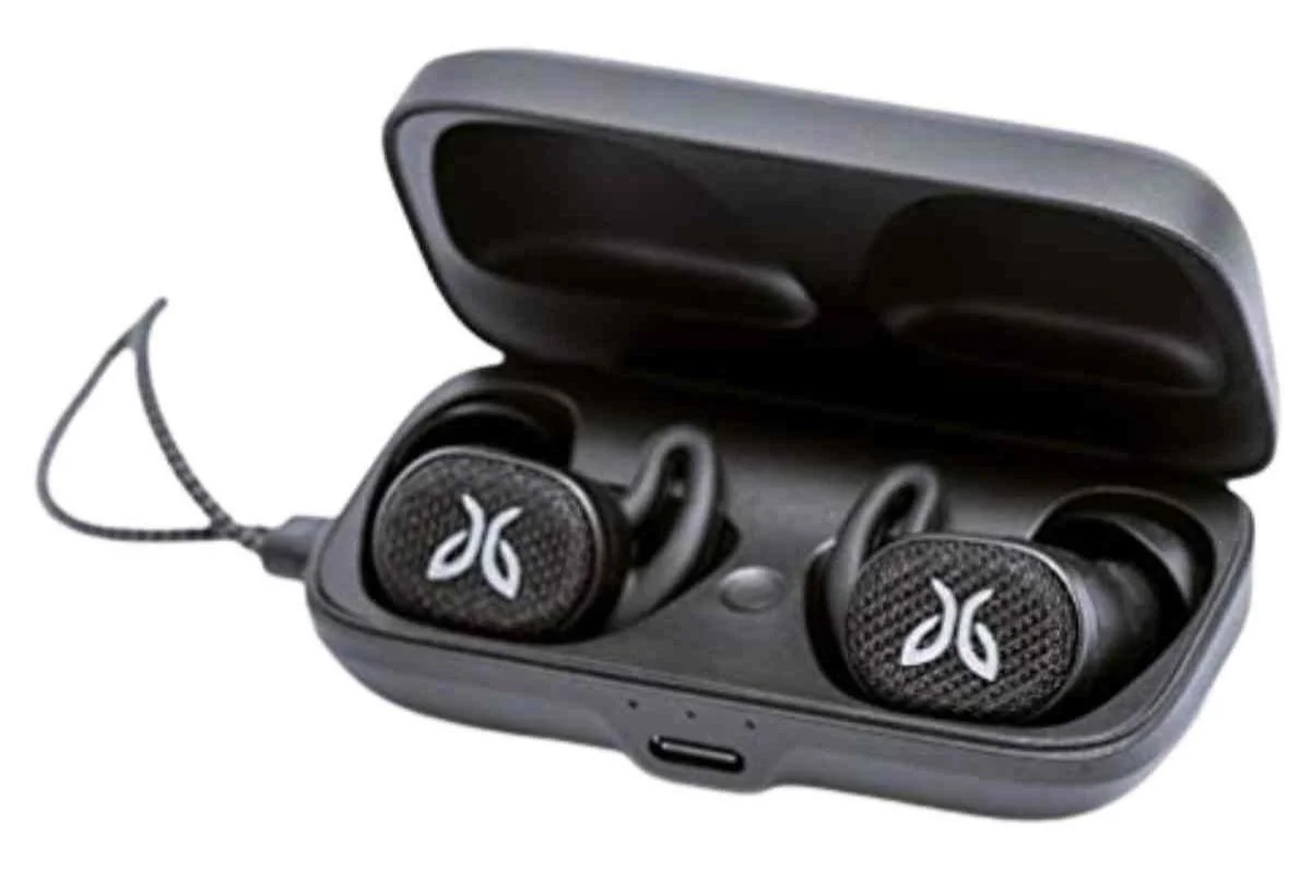 Best Bluetooth Headphones and Earbuds for Outdoor Activities of 2023