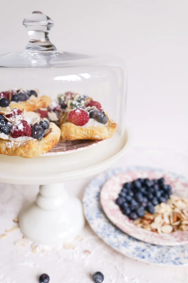 An Irresistible Treat: The Delicious Berry Custard Puff Pastry Tart ...