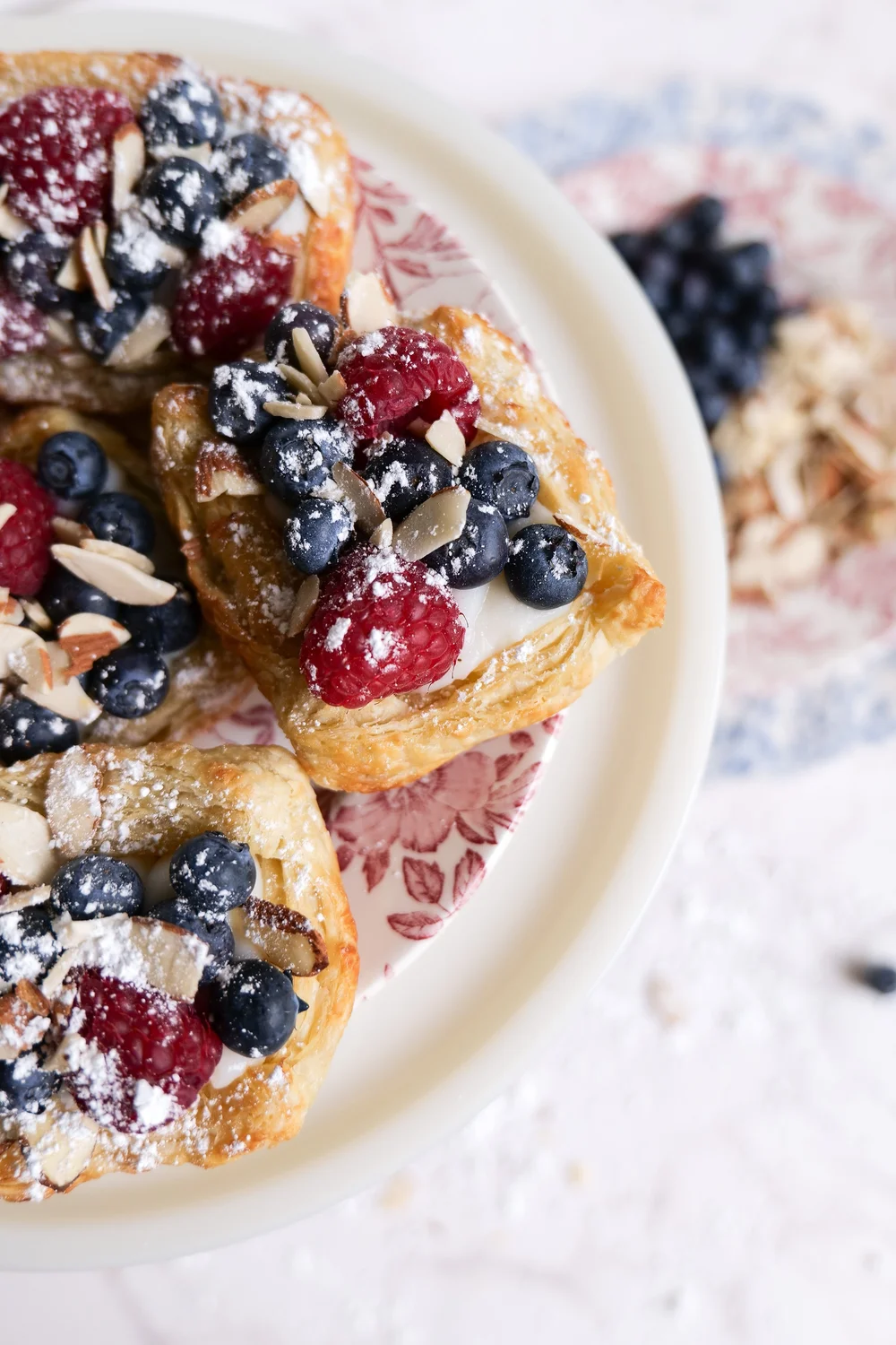 An Irresistible Treat: The Delicious Berry Custard Puff Pastry Tart ...