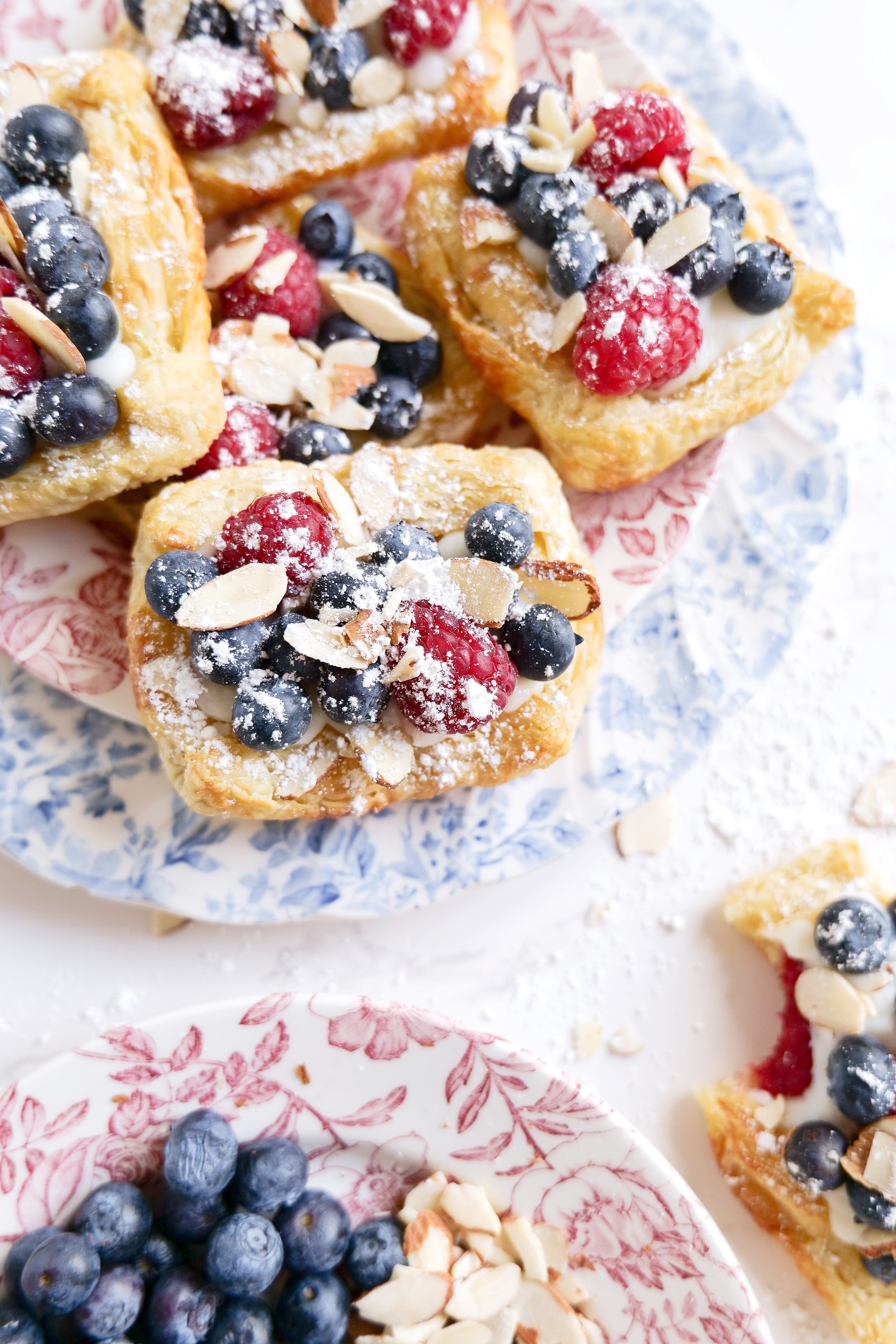 An Irresistible Treat: The Delicious Berry Custard Puff Pastry Tart ...