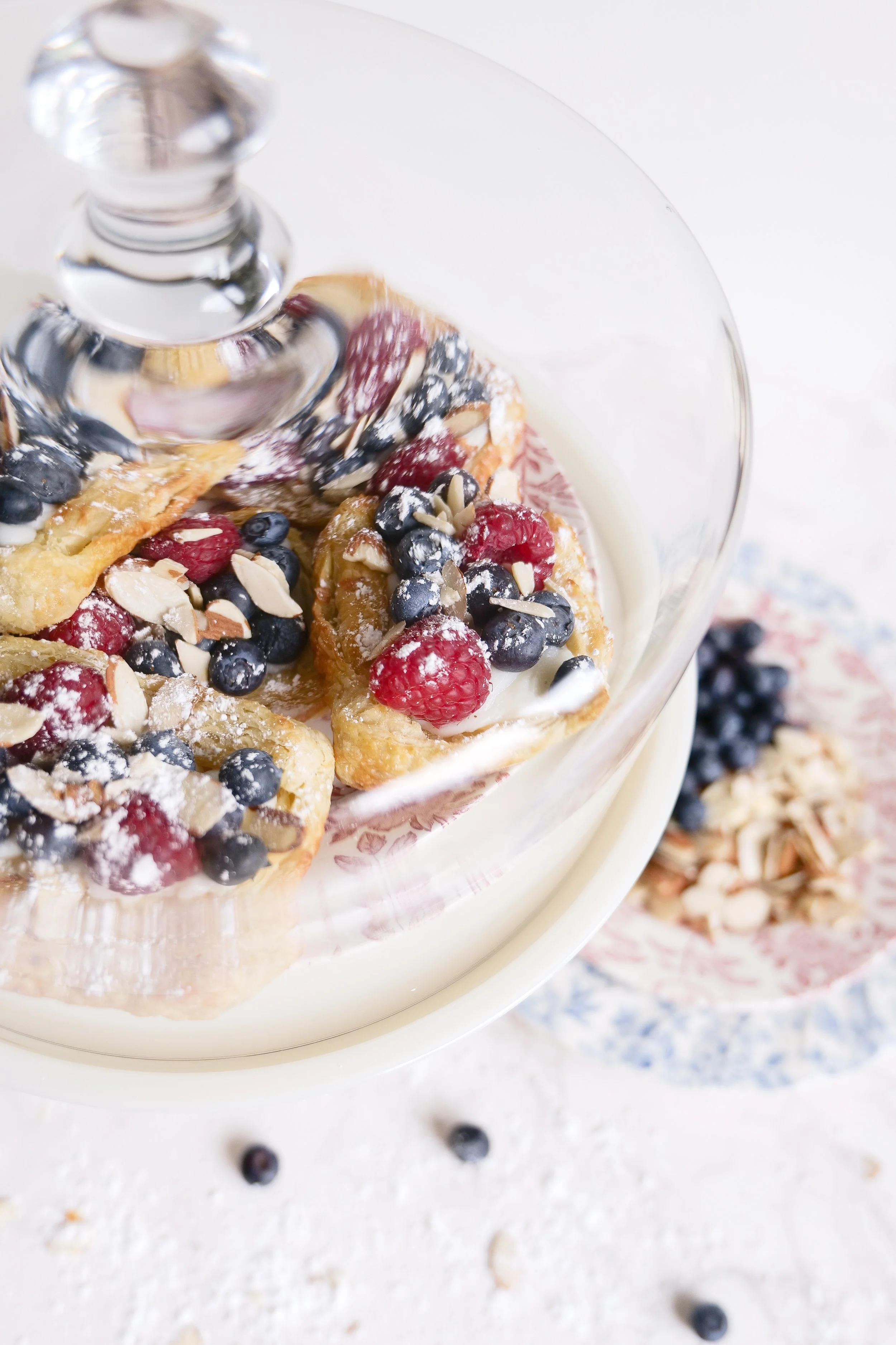 An Irresistible Treat: The Delicious Berry Custard Puff Pastry Tart ...