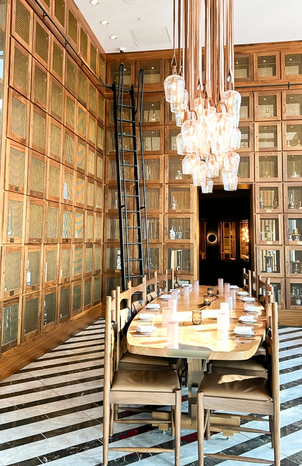 Discovering the Best of Fort Worth: A Traveler's Guide — Amanda Warren