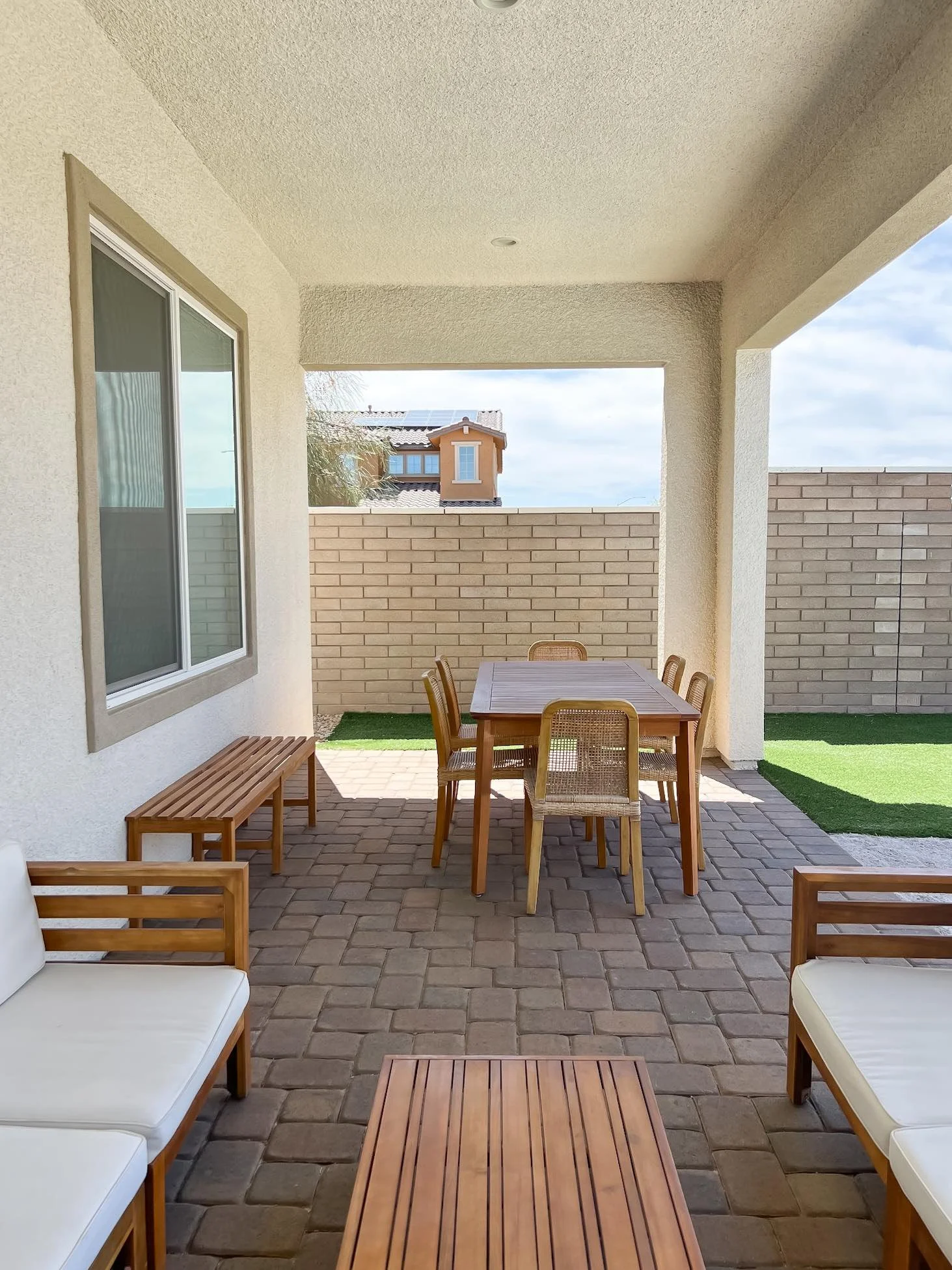 Easy Patio Table Decor Ideas for a Stylish Outdoor Dining Space