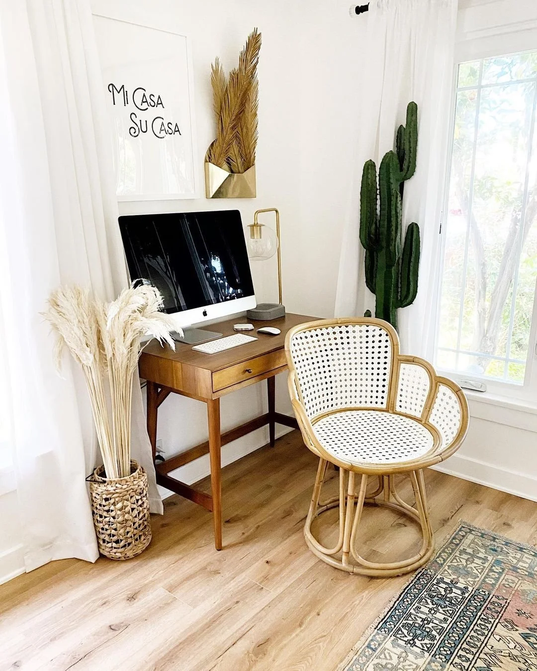 15 Desk Setup Ideas for a Chic Home Office Aesthetic