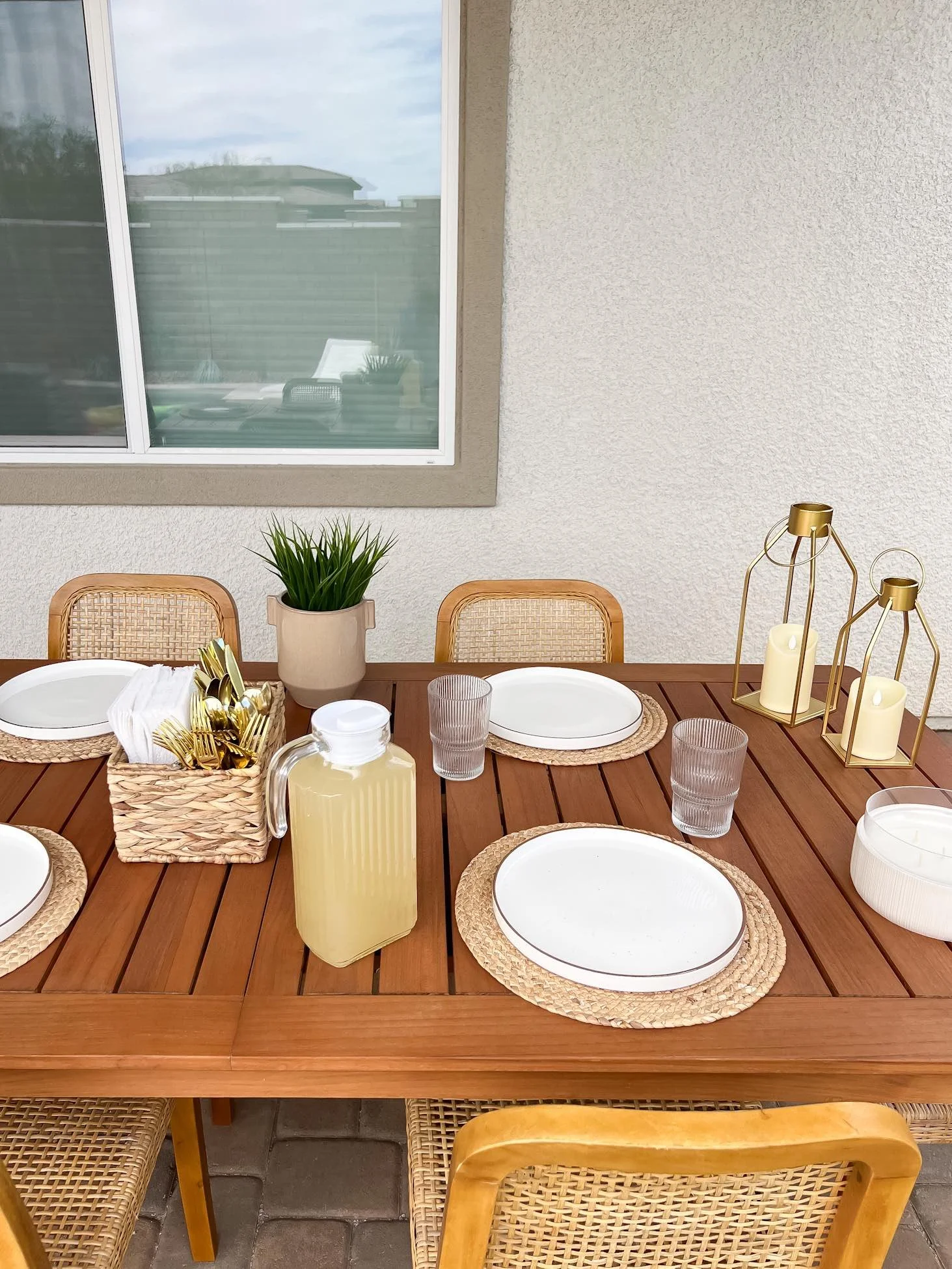 Easy Patio Table Decor Ideas for a Stylish Outdoor Dining Space