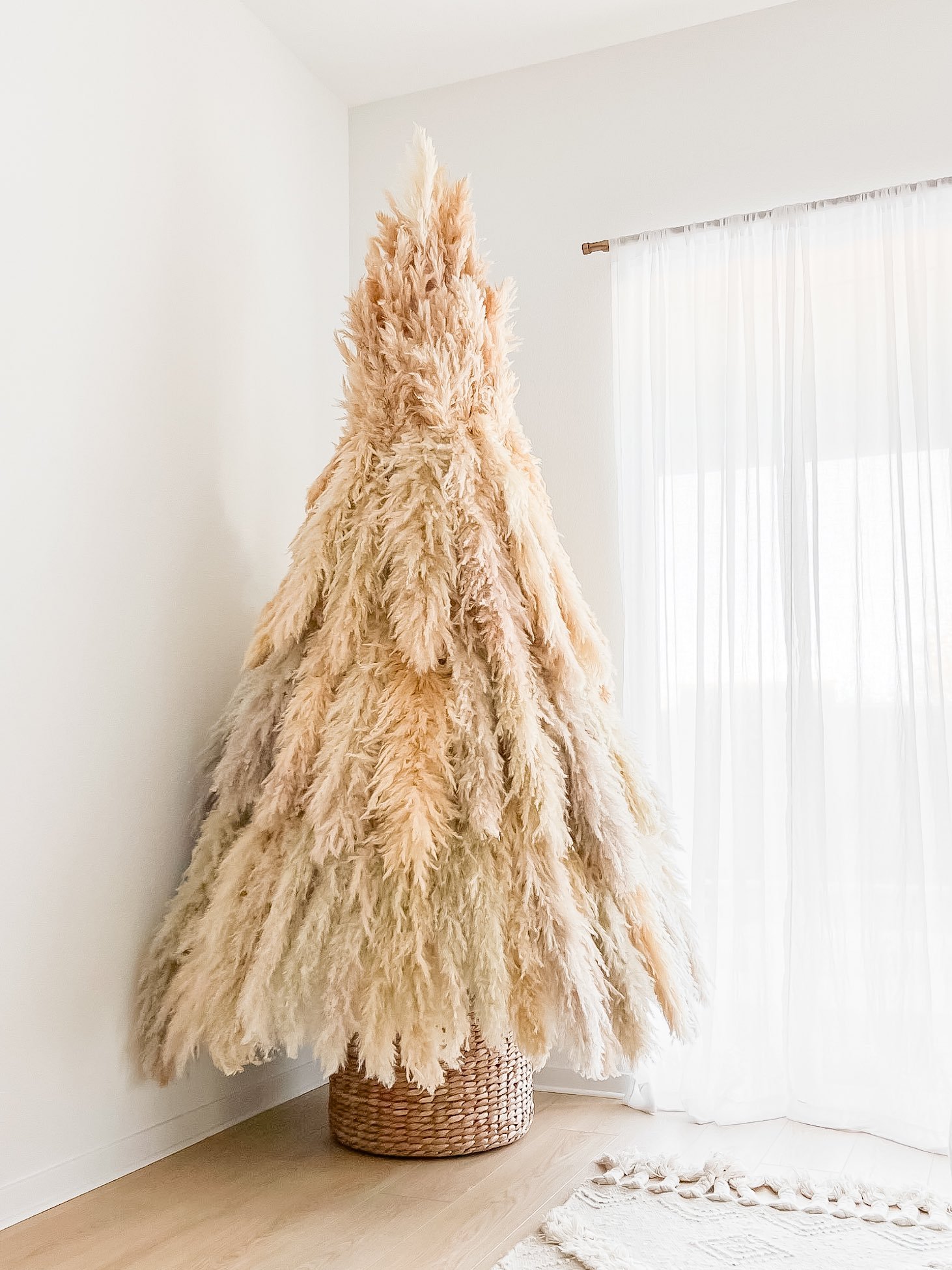 How To Make A DIY Pampas Christmas Tree