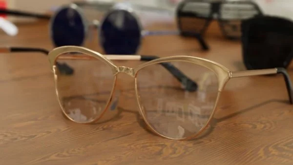 How Do Glasses Work? [VIDEO] | Science Explanations for Kids