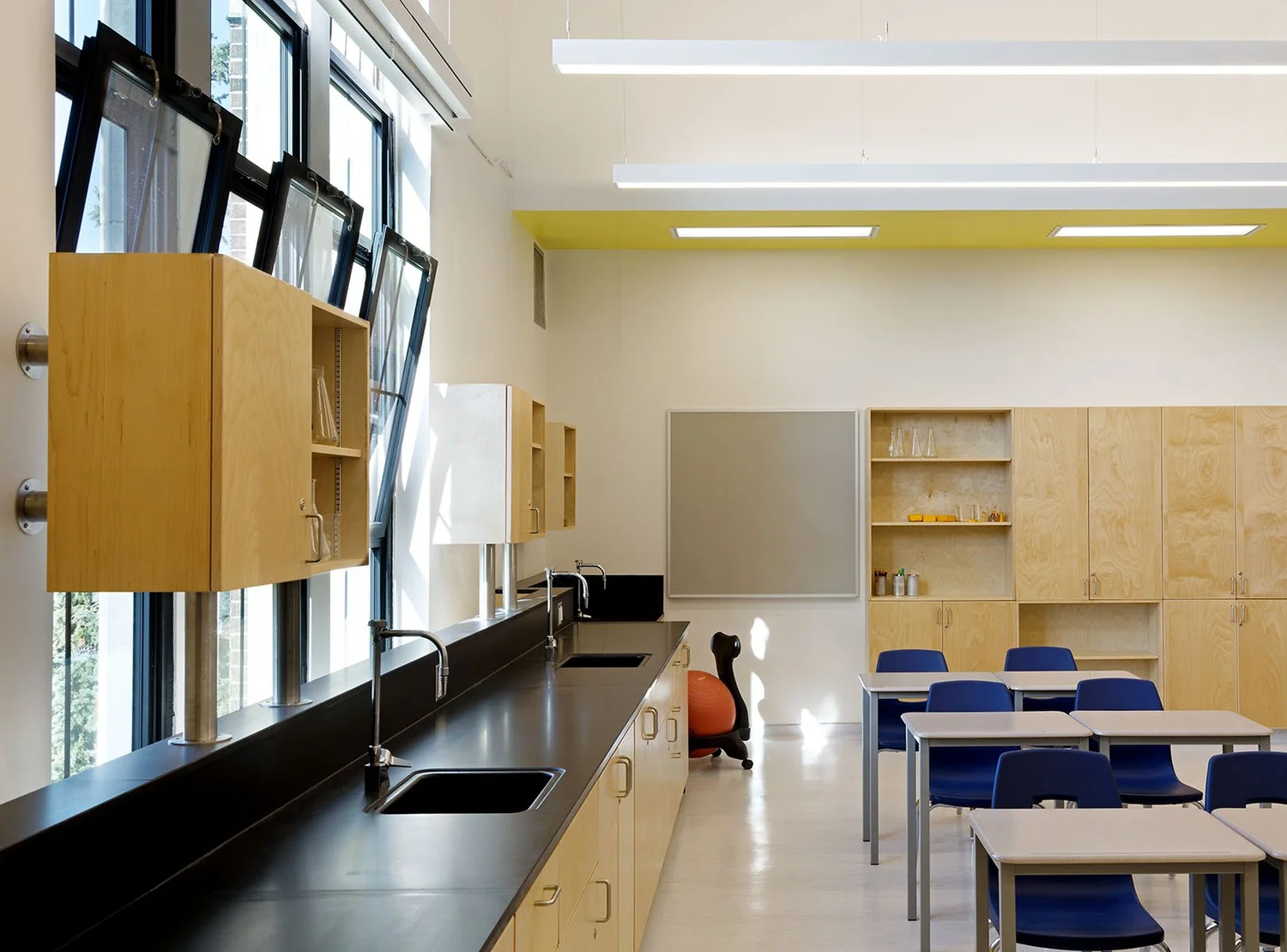Western Technical-Commercial School — Weiss A+U
