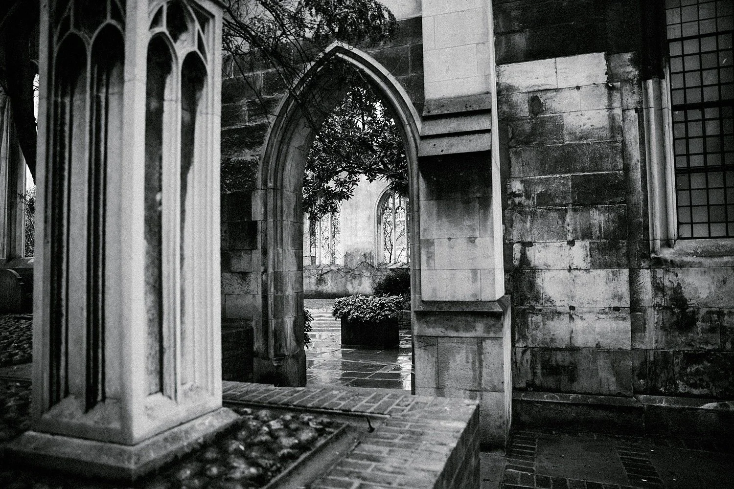 St. Dunstan's in the East and Love Lane - Photography of secret ...