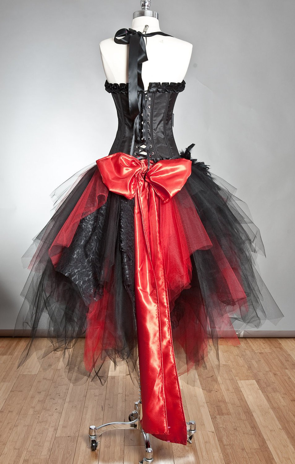 Short Black And Red Corset Prom Dresses