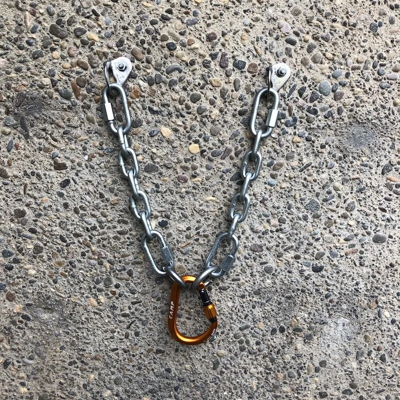 Clip a chain anchor directly with a master carabiner — Alpinesavvy