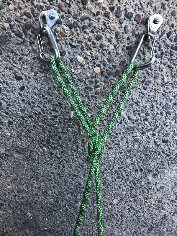 Use the rope to make an anchor - 2 knots — Alpinesavvy