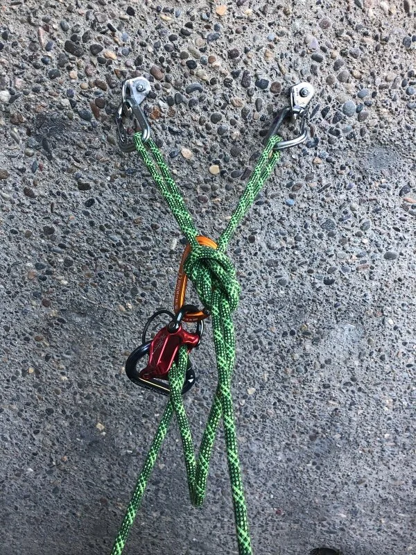 Use the rope to make an anchor - 2 knots — Alpinesavvy