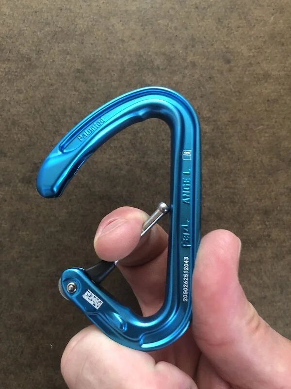 What’s “nose hooking” a carabiner? — Alpinesavvy