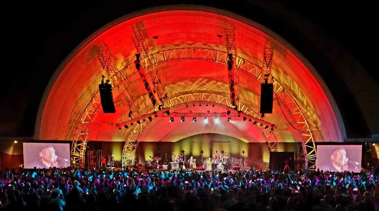 Tom Moffatt Waikīkī Shell & Audience — Henry Kapono