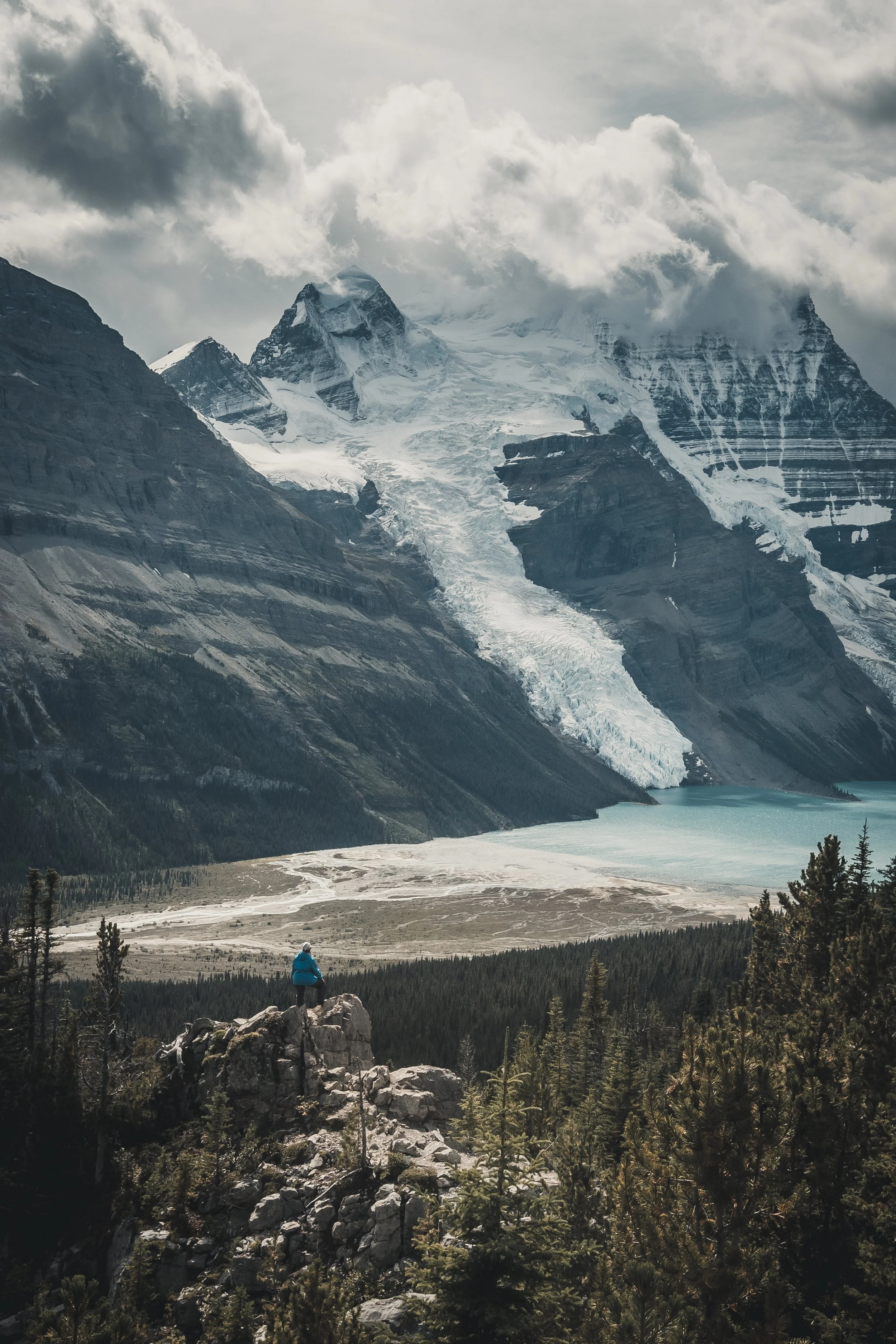 Guide to Exploring Mount Robson in the Fall and Winter Months ...