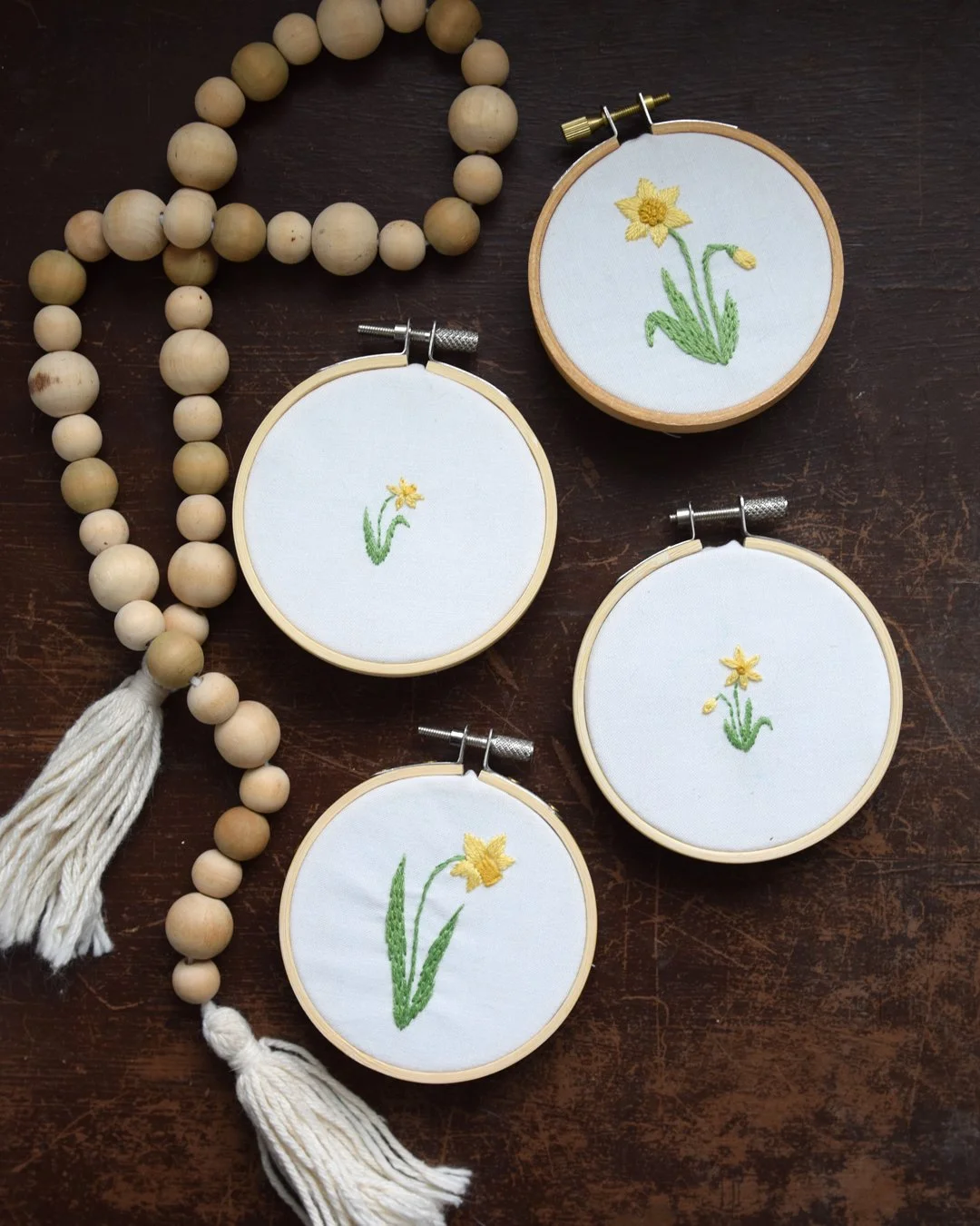 March Daffodils Birth Month Flower Hand Embroidery Designs ...
