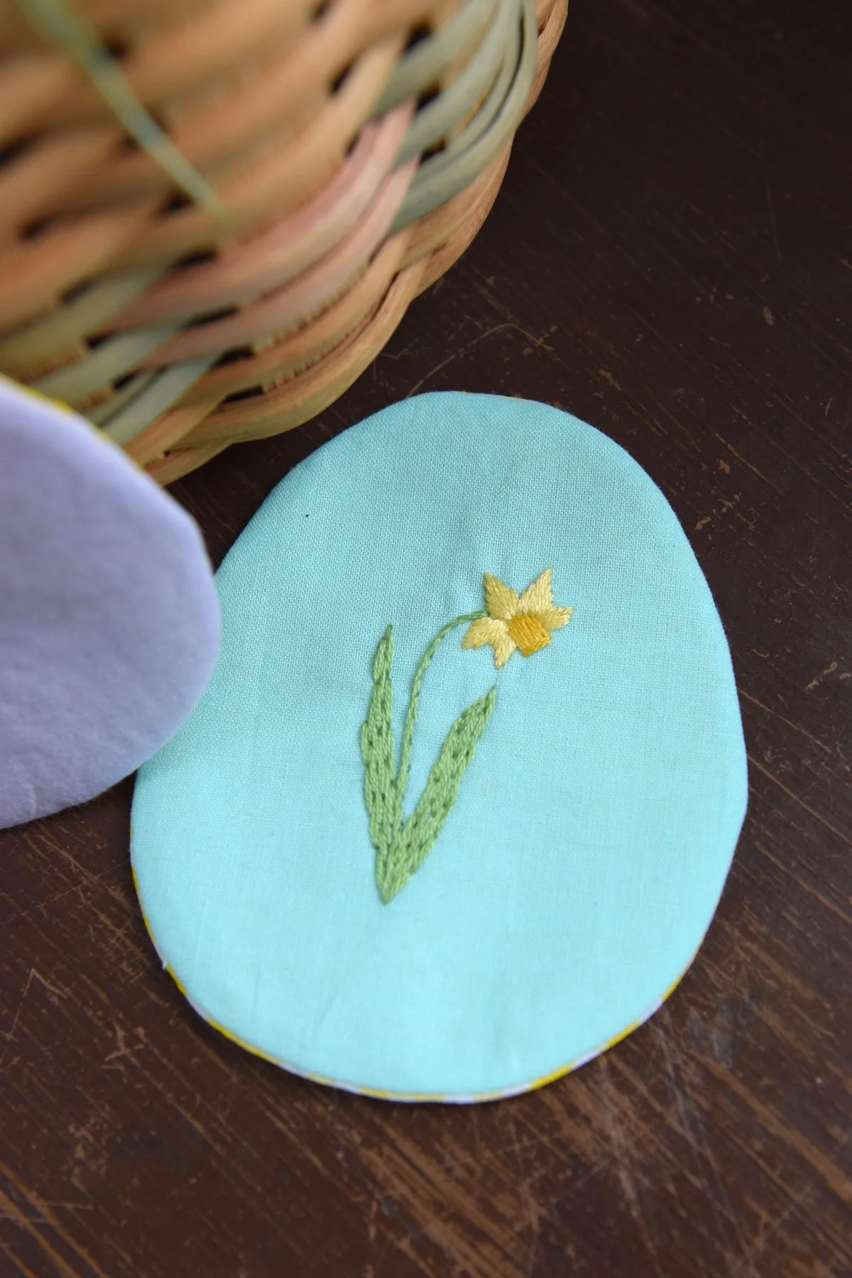 March Daffodils Birth Month Flower Hand Embroidery Designs ...