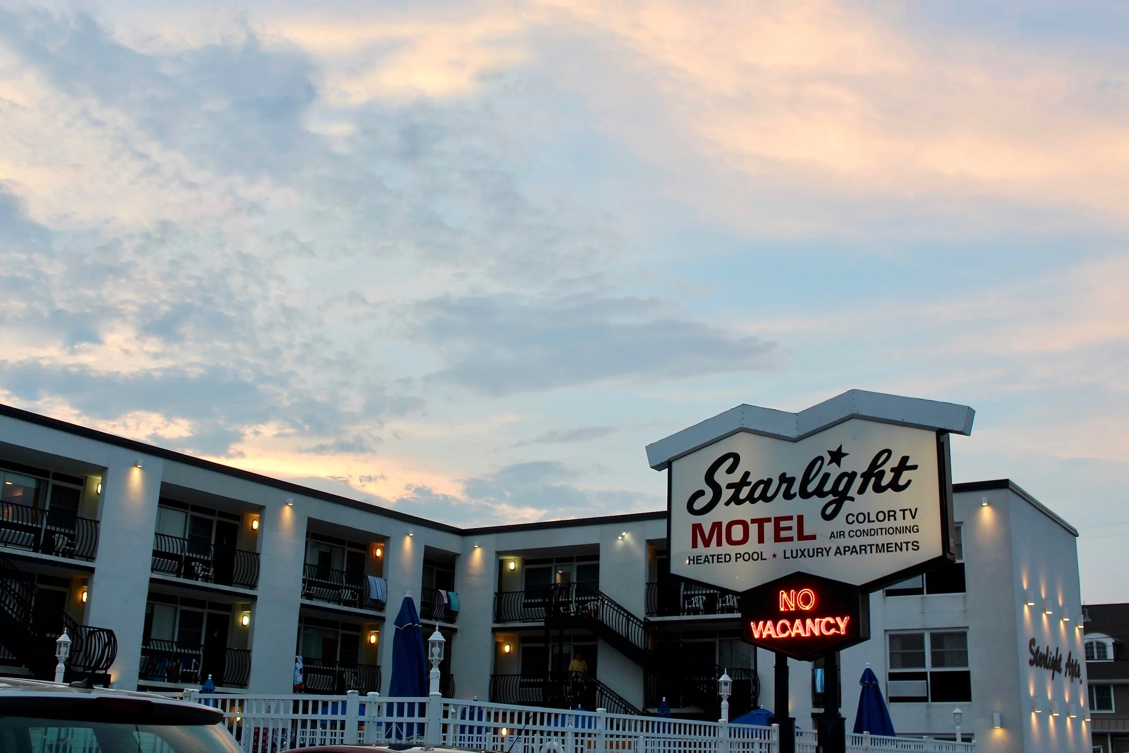 Starlight Motel & Luxury Suites