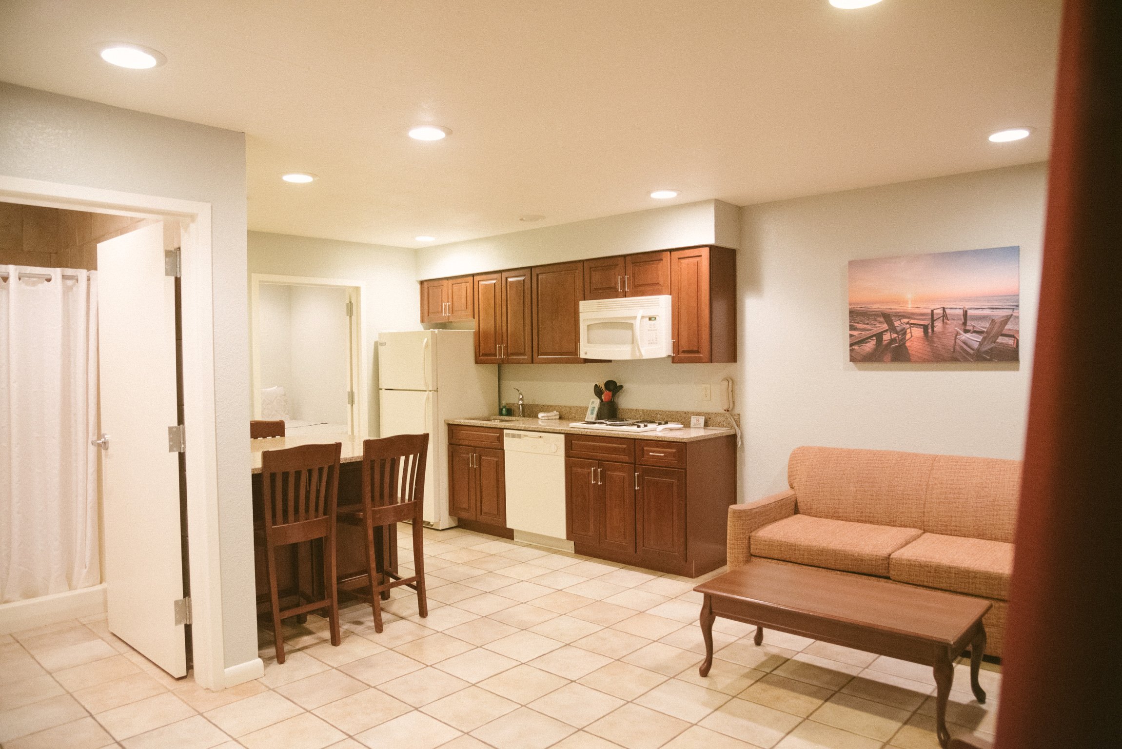 Large Luxury Suite — Starlight Motel & Luxury Suites