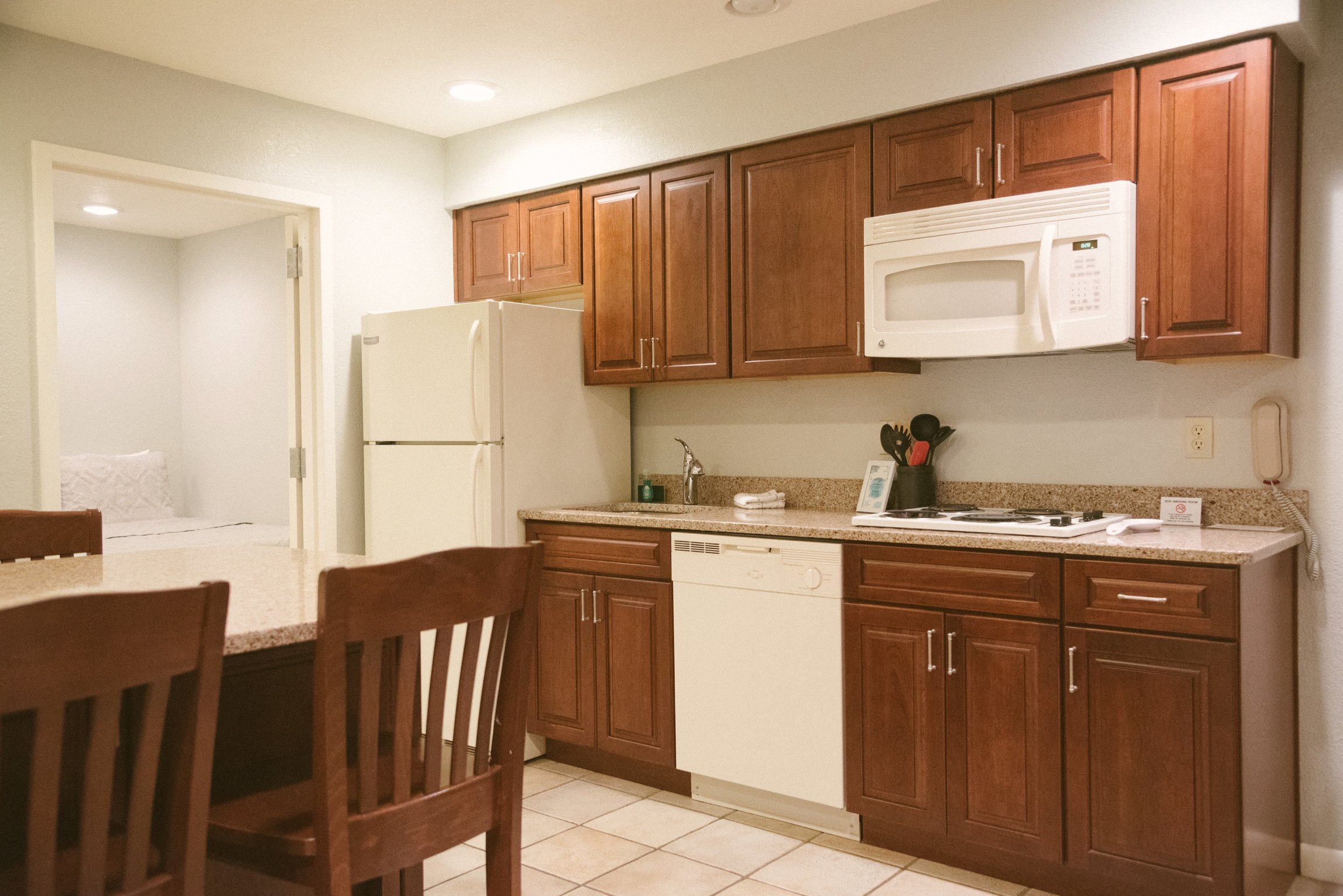 Large Luxury Suite — Starlight Motel & Luxury Suites