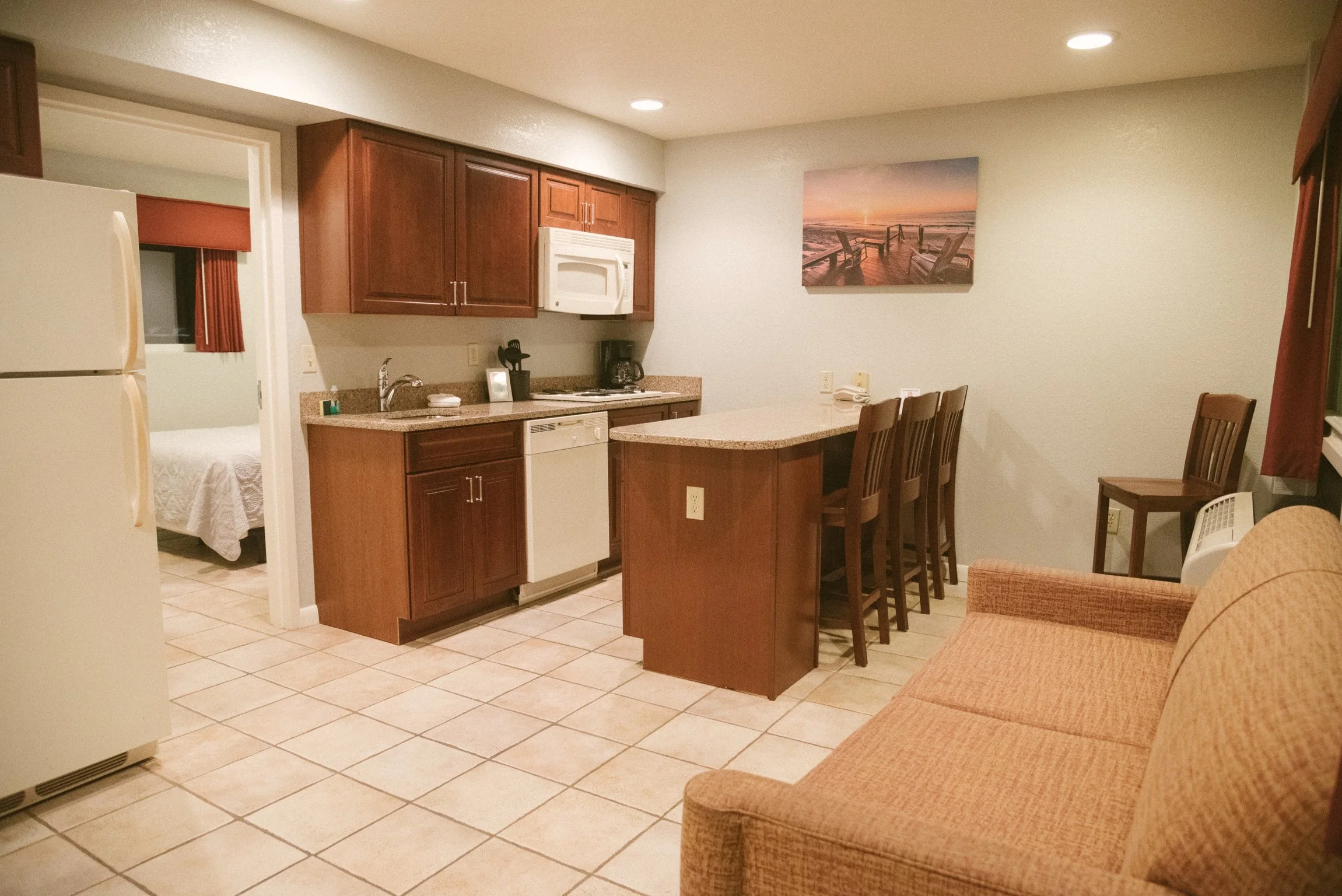 Small Luxury Suite — Starlight Motel & Luxury Suites