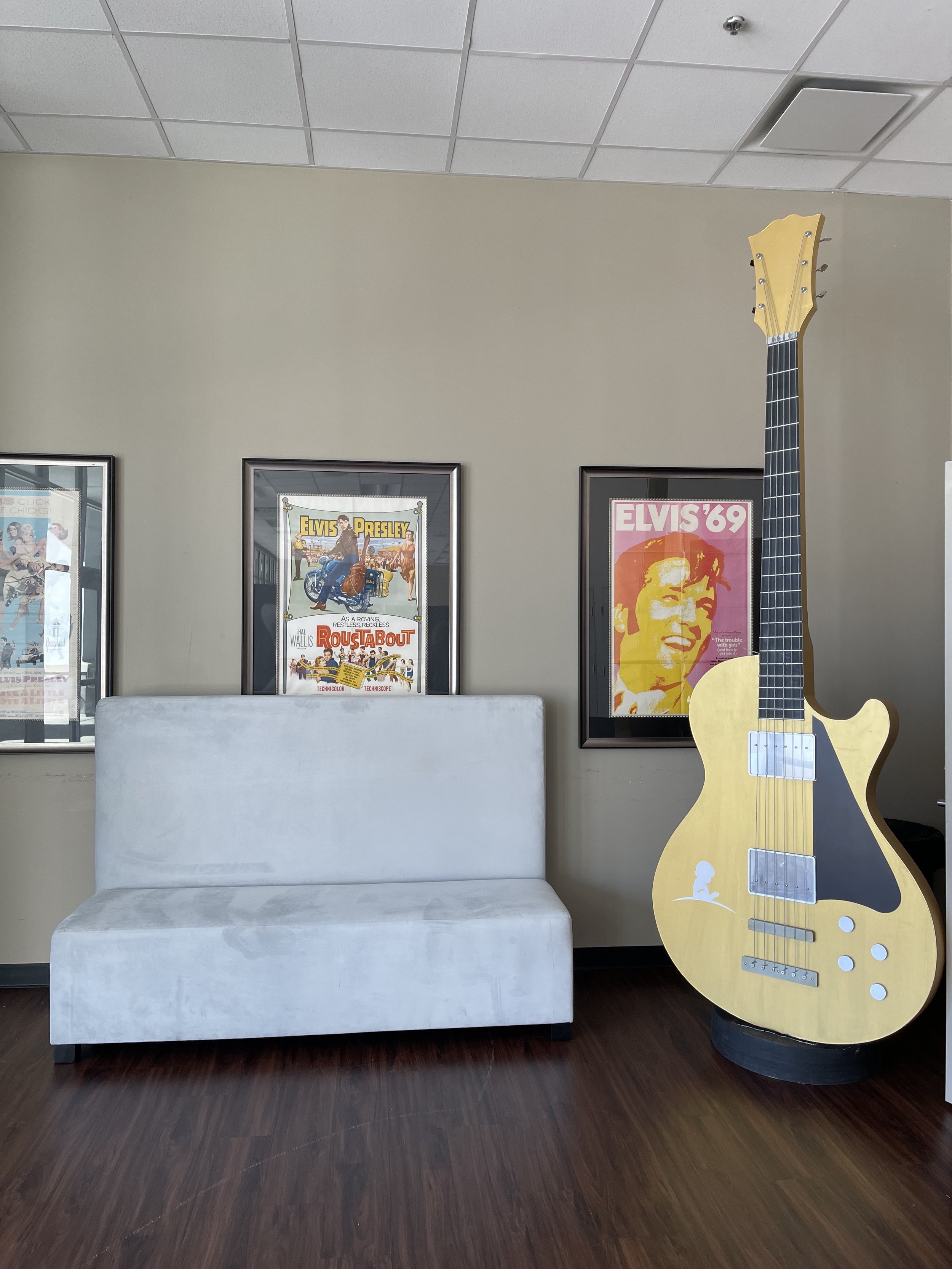 LEANING ACOUSTIC GUITAR PROP | White Door Events