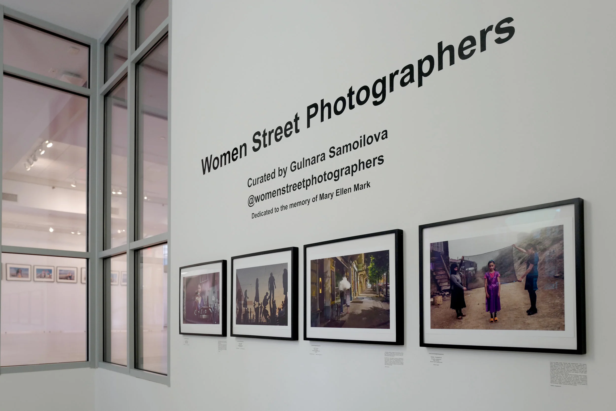 WOMEN STREET PHOTOGRAPHERS