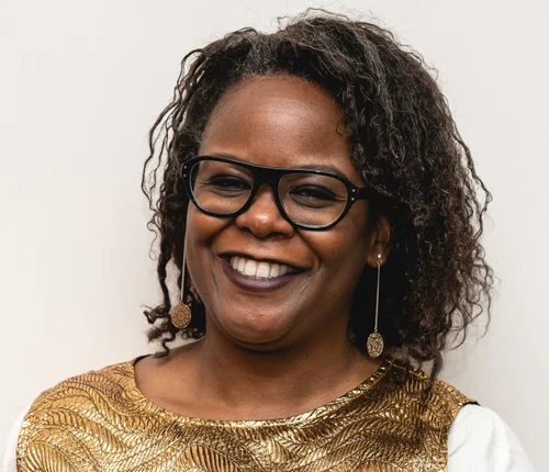 WOMEN STREET PHOTOGRAPHERS